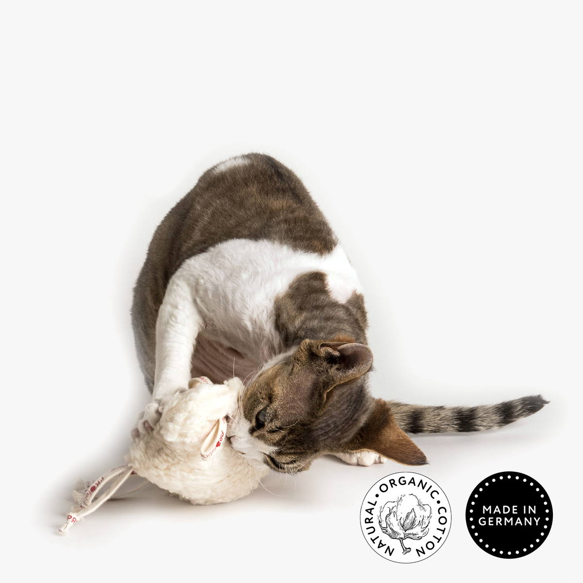 Cosy Sheepy: Plush Catnip Toy with Baldrian Blend & Dangling Ribbons